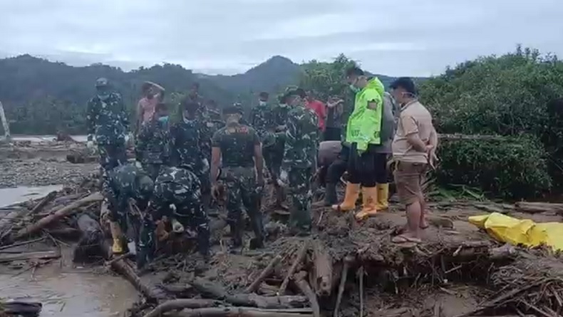 Jasad Perempuan Korban Banjir Ditemukan di Sungai Batang Anai ...