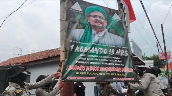 Baliho Tak Berizin di Bandung Dibersihkan Termasuk yang Bergambar Habib ...