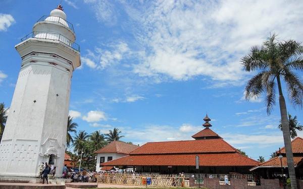 10 Tempat Ziarah di Banten, Nomor 4 Kolam Pemandian Berbalut Mitos di ...