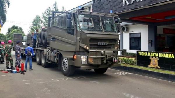 Tampak Kekar, Kendaraan Khusus Opleger Iveco Trakker Buatan Italia ...