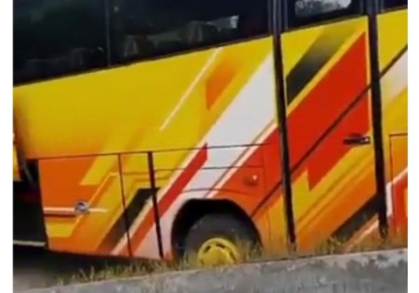 Viral Bus Rombongan Pendaki Tersesat di Kuburan Desa Wonosobo usai ...