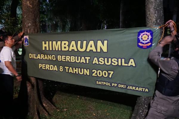 Viral Taman Langsat Disebut Jadi Tempat Mesum, Spanduk Larangan Asusila ...