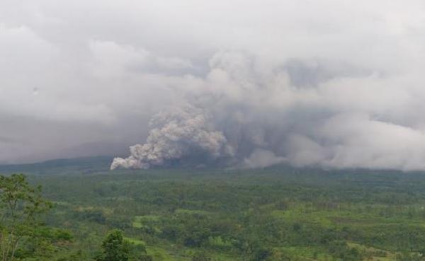 Status Gunung Semeru Naik Siaga usai Meletus Dahsyat