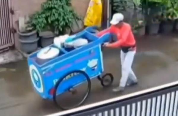 Viral Pedagang Es Cincau di Bekasi Tewas Terkapar saat Jualan, Diduga ...