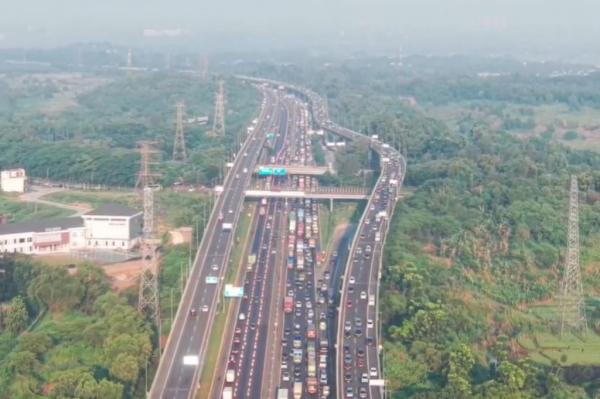 Penampakan Puncak Arus Mudik Hari Ini, Tol MBZ hingga Cikampek Macet ...