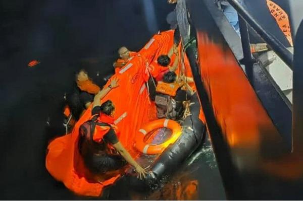 Kapal Kargo Golden Star 1 Berawak 9 WNI Tenggelam di Selat Singapura ...