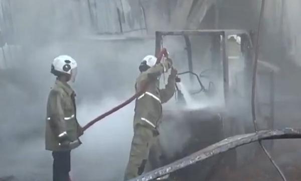 Pabrik Kayu di Kawasan Industri Candi Semarang Terbakar, 6 Damkar ...