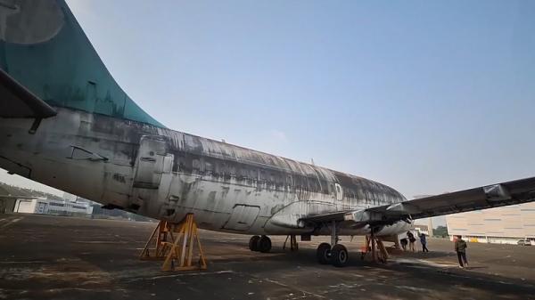 Penampakan 2 Boeing 737 Terlantar di PTDI Bandung Viral, Mangkrak Sejak ...