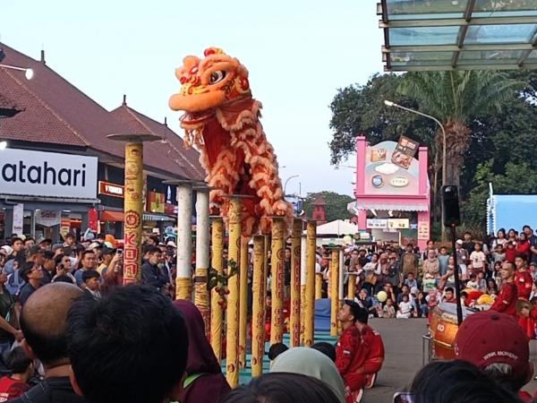 Atraksi Barongsai Gratis Jadi Hiburan di PRJ 2026, Anak-anak Berebut ...