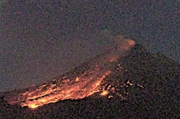 Gunung Merapi Luncurkan Awan Panas hingga 2 Km, Masyarakat Diminta Waspada