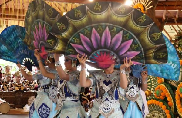 Mewah dan Sakral! Tari Amerta Danu Pukau Turis Asing di Parade ...