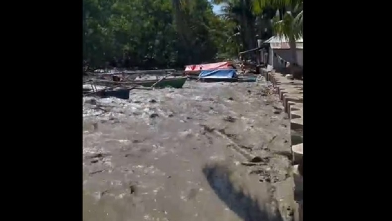 Gelombang Tsunami Terjang Pesisir Gorontalo Utara, Sejumlah Perahu ...